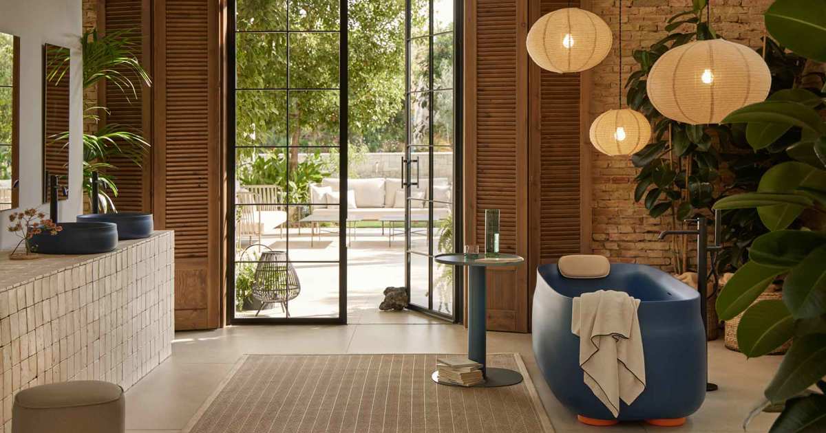 Alfombras o cestas: las piezas para conseguir un baño de estilo japandi