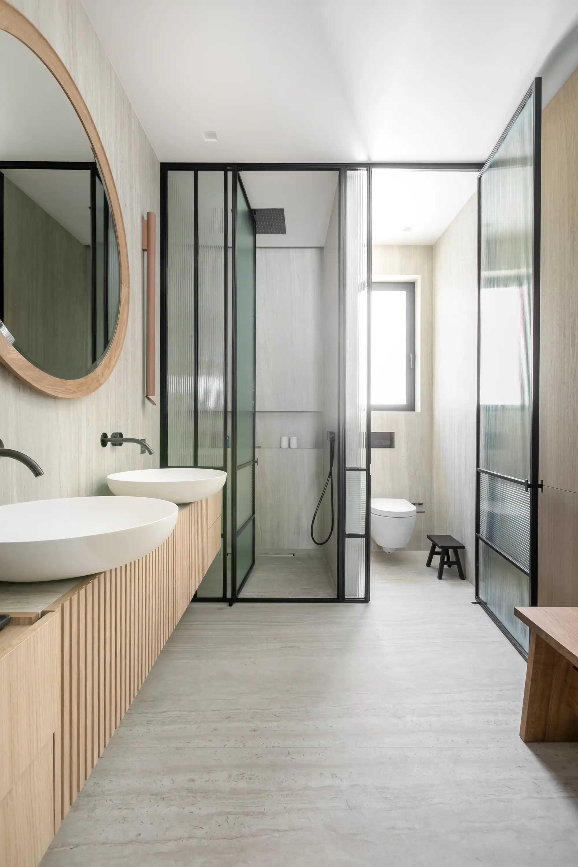 25 cuartos de baño modernos con plato de ducha con ideas que puedes copiar