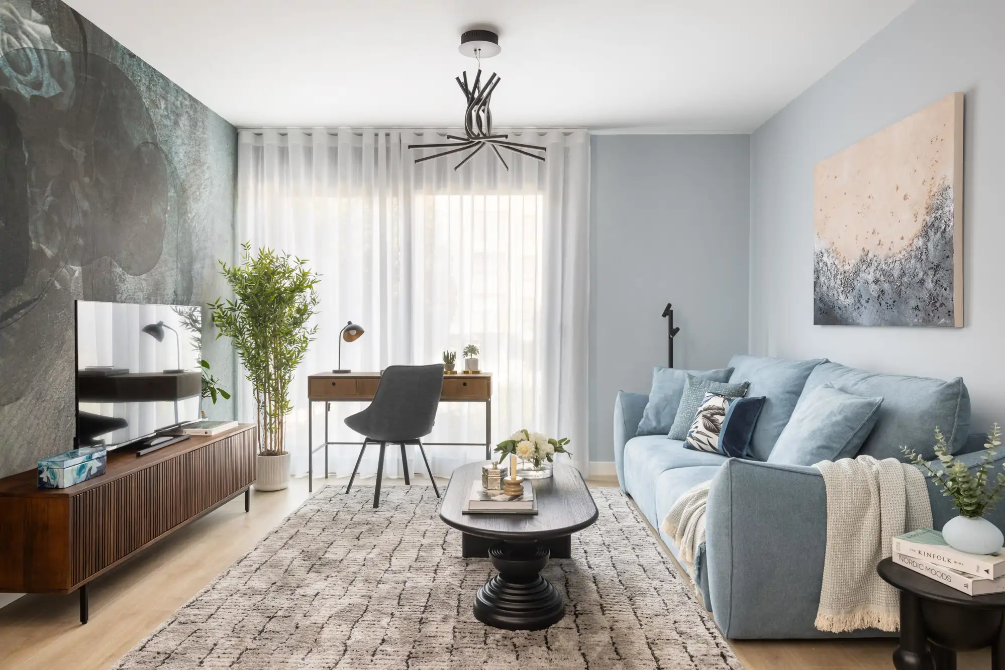 50 ideas para decorar las paredes de tu salón: papeles, cuadros y mucho más