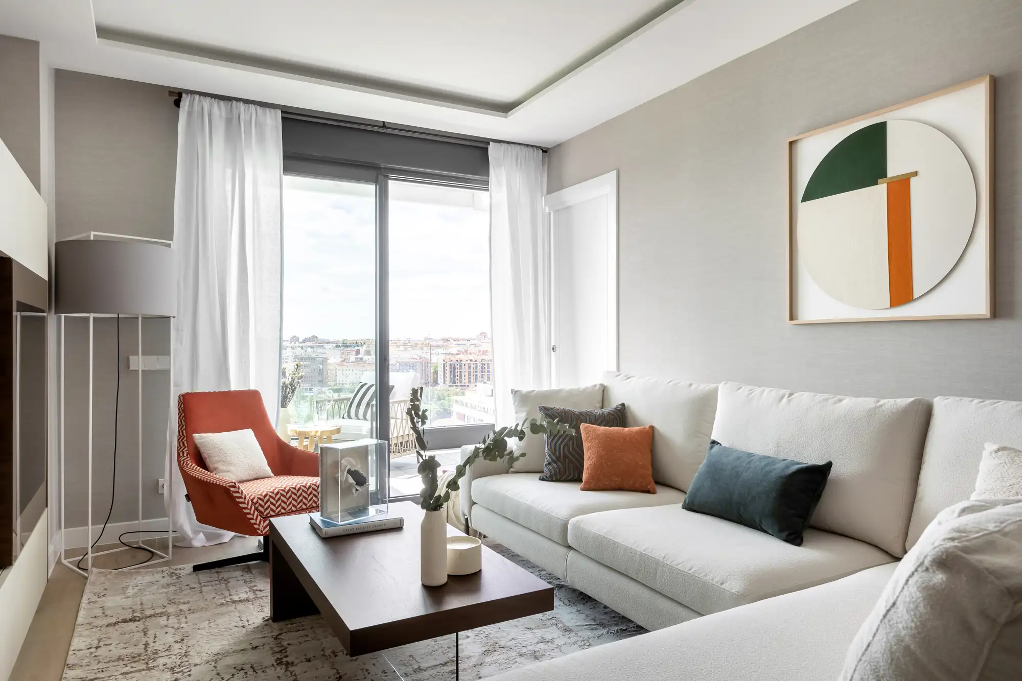 50 ideas para decorar las paredes de tu salón: papeles, cuadros y mucho más
