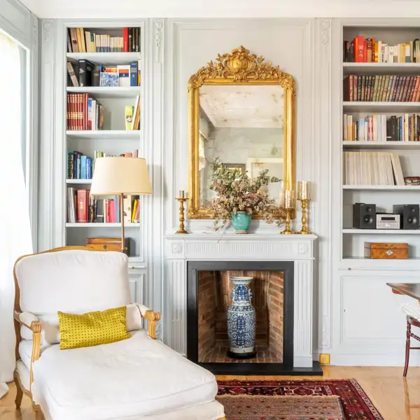 50 ideas para decorar las paredes de tu salón: papeles, cuadros y mucho más