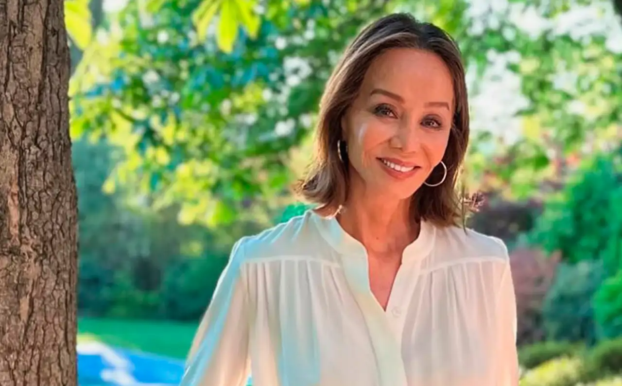Entramos en la biblioteca personal de Isabel Preysler (74 años): “Aquí ...