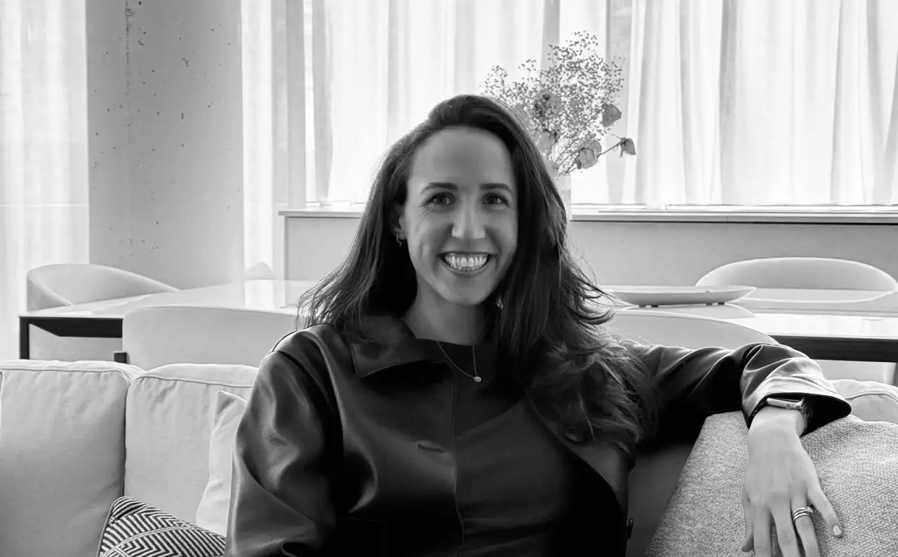 Flor Cabuli, interiorista: "En 2026 vuelve la madera oscura, los ...